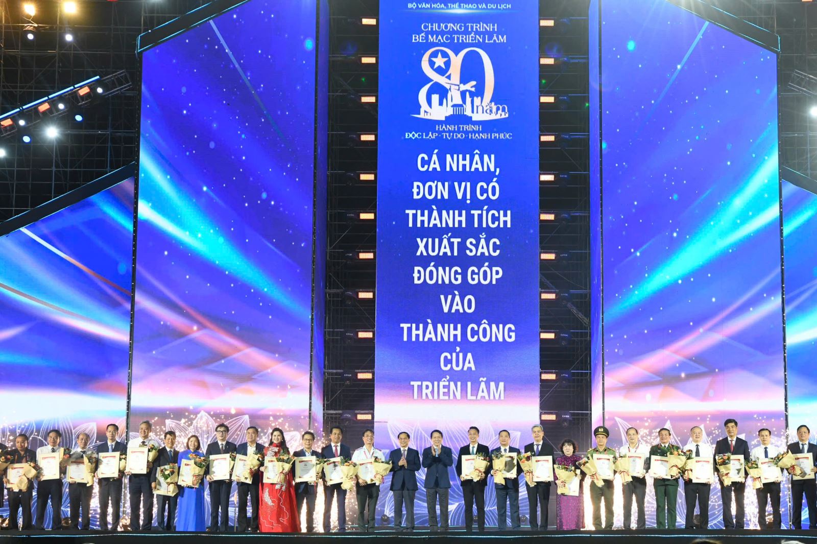 Bộ Xây dựng được tặng thưởng kép tại Triển lãm thành tựu Đất nước nhân dịp kỷ niệm 80 năm Ngày ...